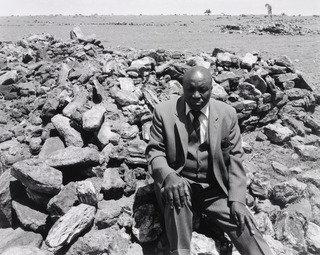 Luke Kgatitsoe em Sua Casa, Magopa, Distrito de Ventersdorp, Transvaal ...