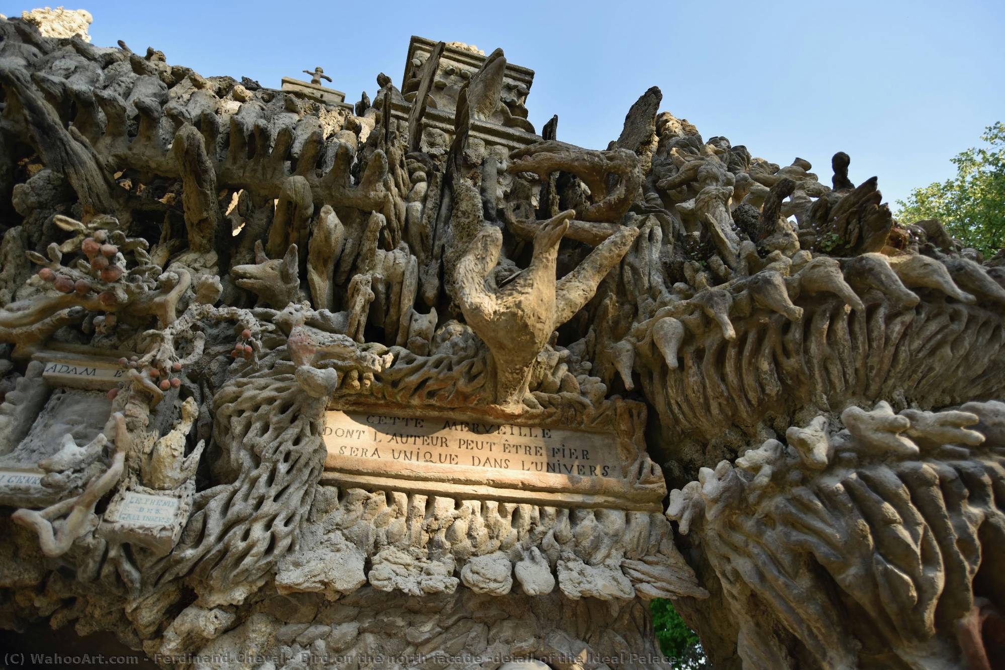 Compre Museu De Reproduções De Arte Pássaro na fachada norte (detalhe ...